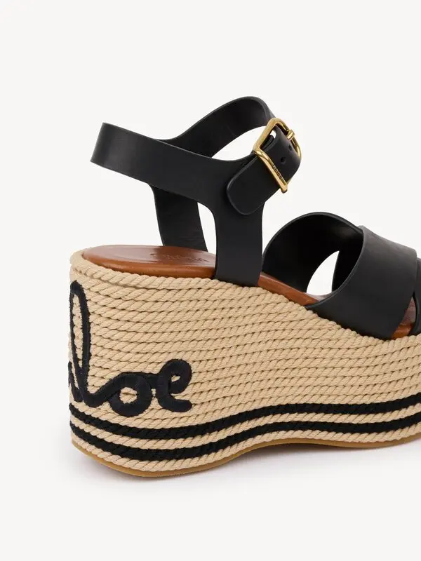 Chloé Wedge Sandals With Embossed Logo - Nude