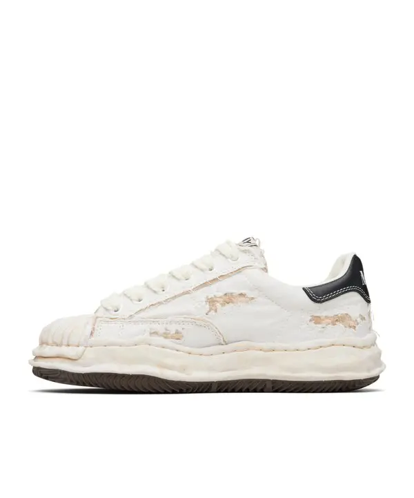 Mihara Yasuhiro Blakey Distressed Low Top Sneakers - White