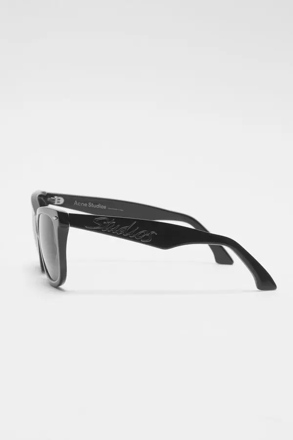 Acne Studios Embossed Logo Square Frame Sunglasses - Black
