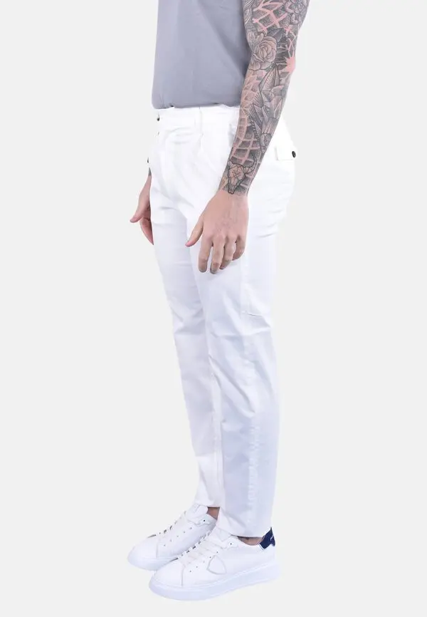 Eleventy Pleated Slim-fit Trousers - White