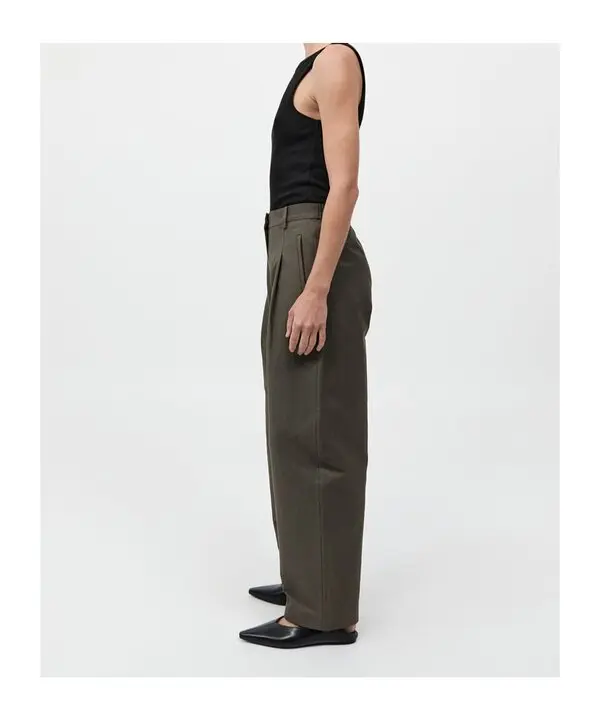 ST. AGNI Tailored Pleated Trousers