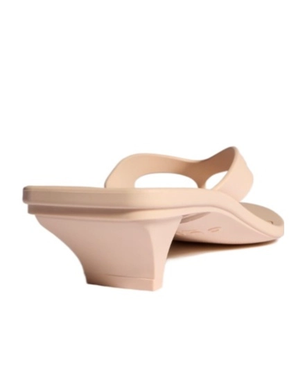 Gucci Vittoria Thong Heeled Sandals - Beige