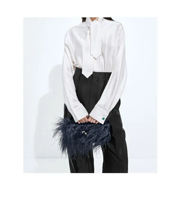 Bottega Veneta Andiamo Clutch With Ostrich Feather Embellishment - Midnight
