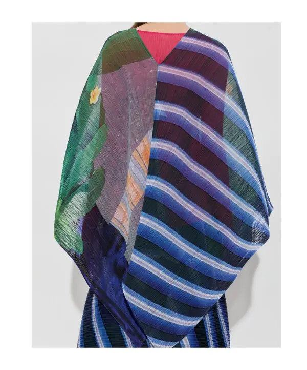 PLEATS PLEASE BY ISSEY MIYAKE V-neck Printed Pattern Poncho