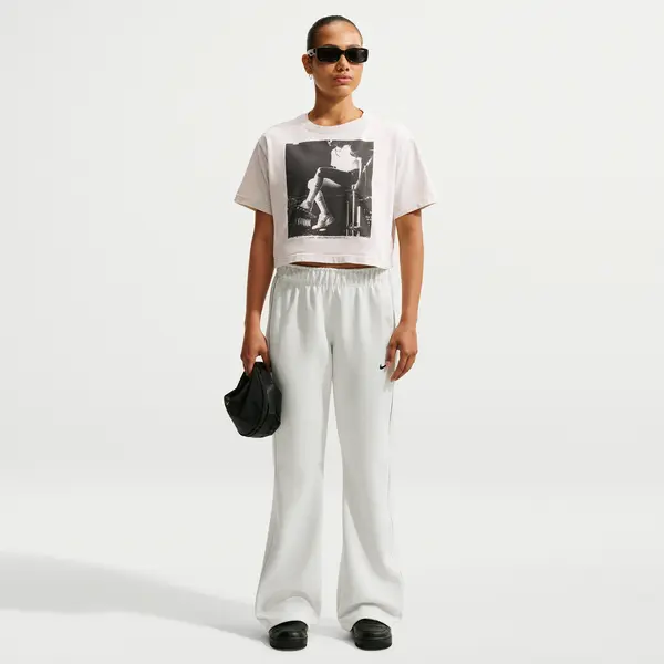 Nike Cropped Graphic T-shirt