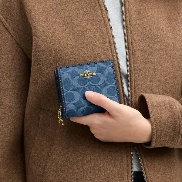 COACH OUTLET Snap Wallet In Signature Denim - Gold/indigo