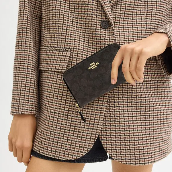 COACH OUTLET Medium Id Zip Wallet In Signature Canvas - Gold/walnut/black