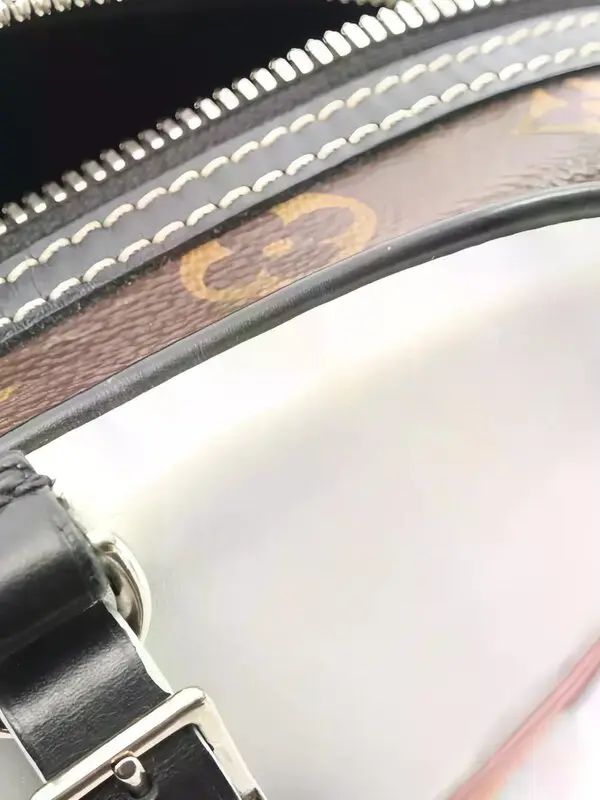 LOUIS VUITTON 2019 Airlines Boîte Chapeau Souple Cross Body Bag