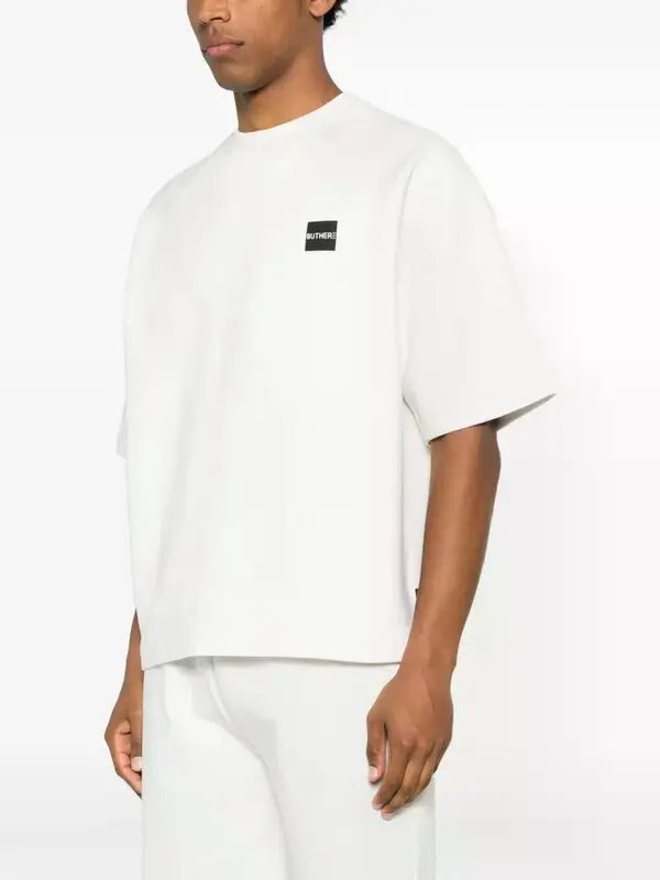 OUTHERE Logo-patch Raglan-sleeve T-shirt