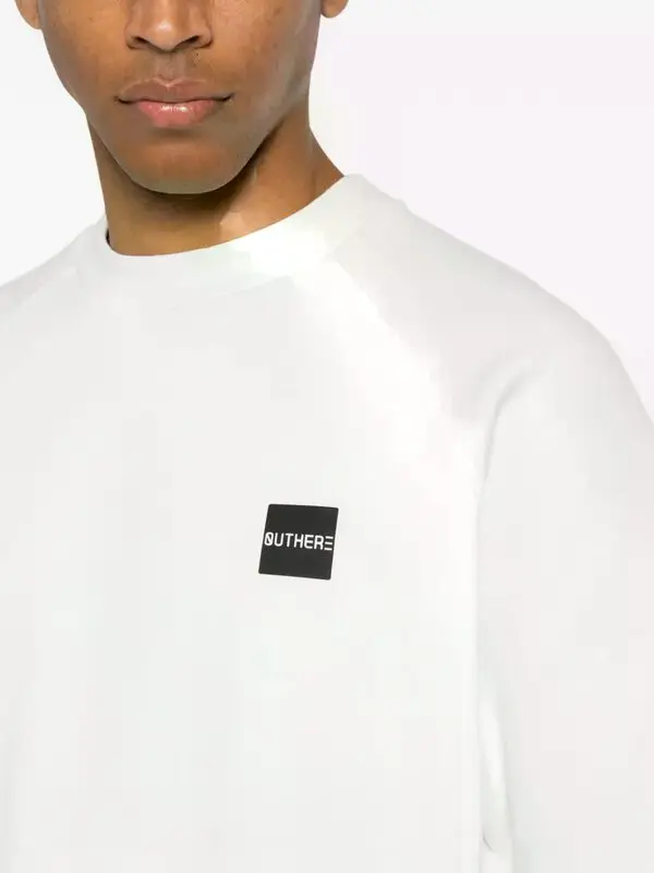 OUTHERE Logo-patch Raglan-sleeve T-shirt