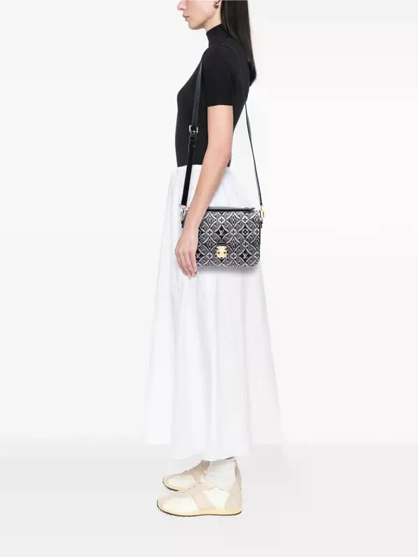 LOUIS VUITTON 2021 Pochette Metis Satchel - Black