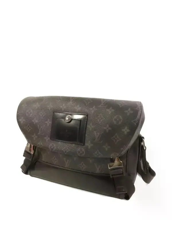 LOUIS VUITTON Taiga Outdoor Messenger Bag