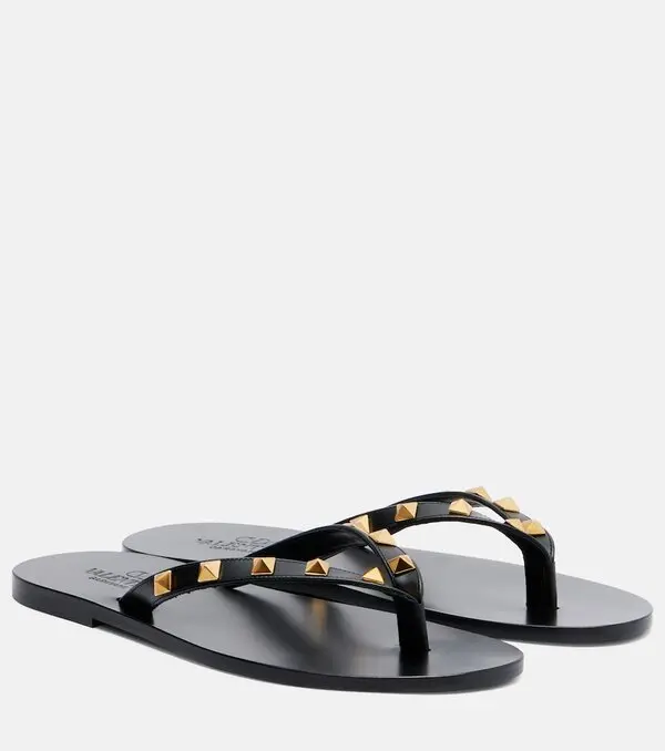 Valentino Garavani Rockstud Leather Thong Sandals - Black