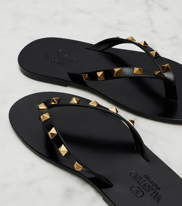 Valentino Garavani Rockstud Thong Sandals - Black