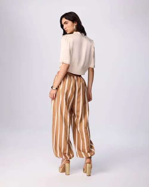 THEO THE LABEL Phaenna Shoulder Pleat Tee