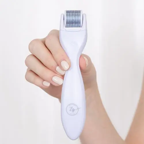 LOVE AND PEBBLE Microneedle Derma Roller