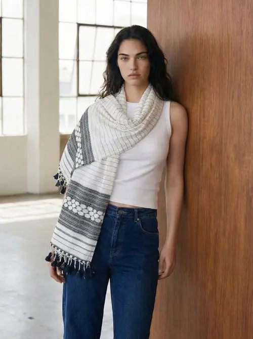 PASSION LILIE And White Kutch Scarf