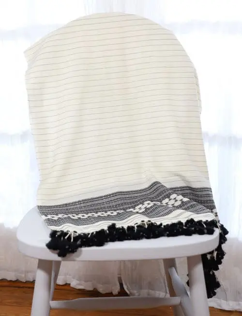 PASSION LILIE And White Kutch Scarf