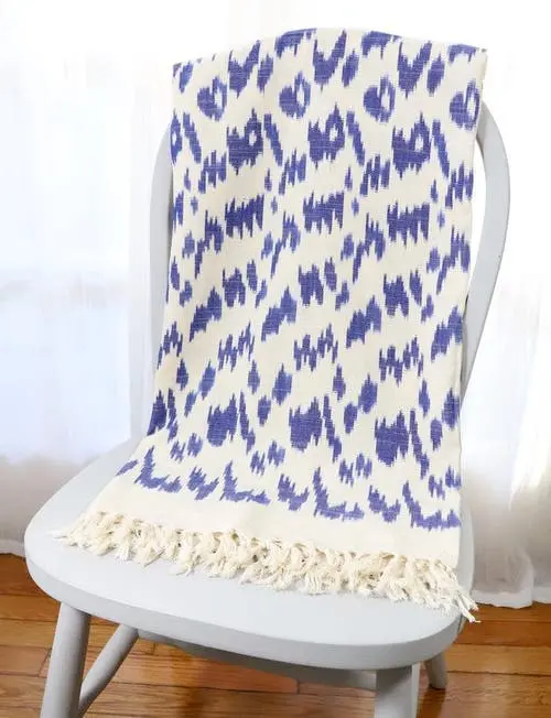 PASSION LILIE Throw Blanket In Ikat