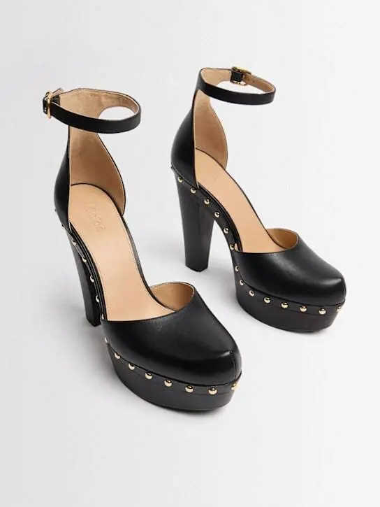 Chloé Lola Shiny Leather Pumps With Stud Embellishments - Black