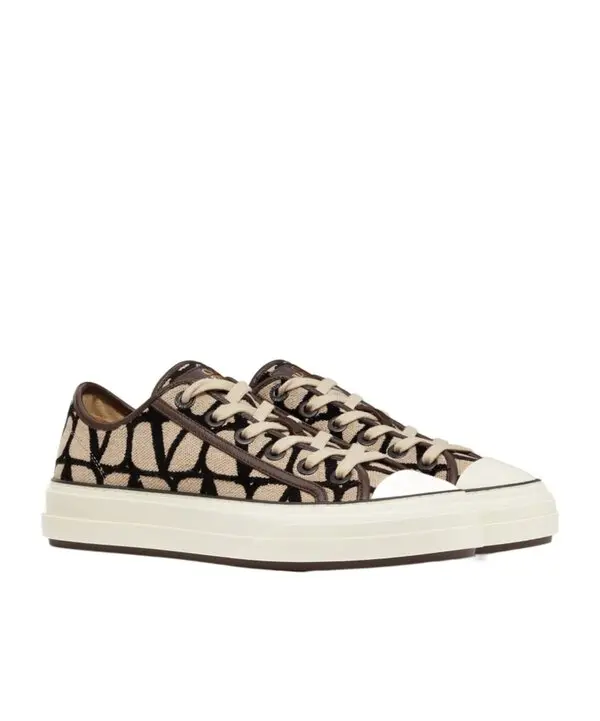 Valentino Garavani Monogram Round Toe Low-top Sneakers