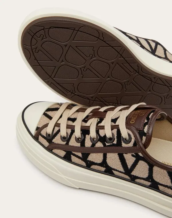 Valentino Garavani Monogram Round Toe Low-top Sneakers