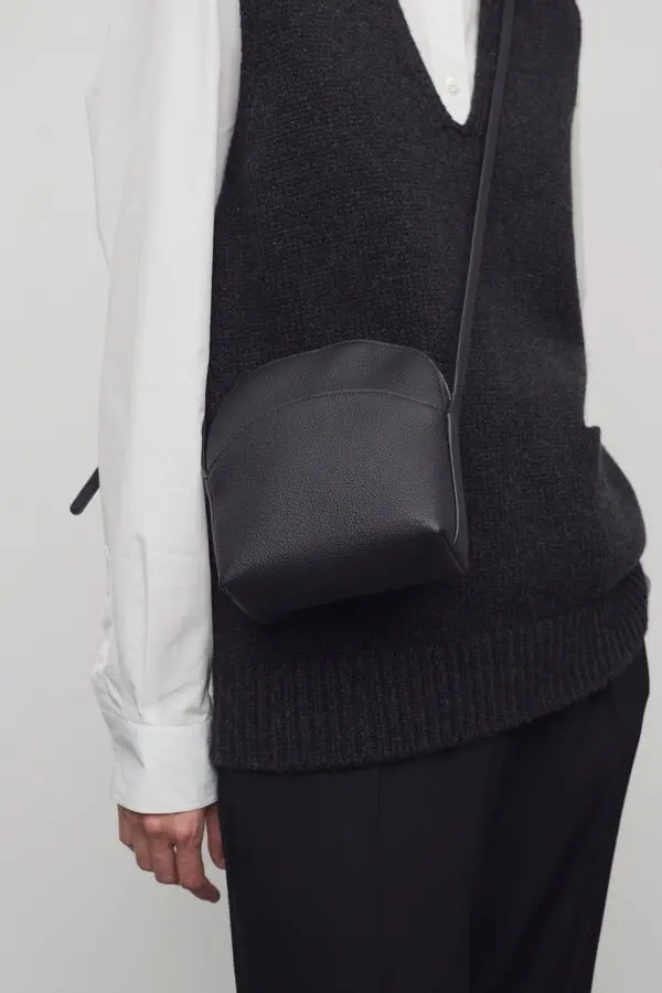 THE ROW Annie Crossbody Bag In Leather - Black