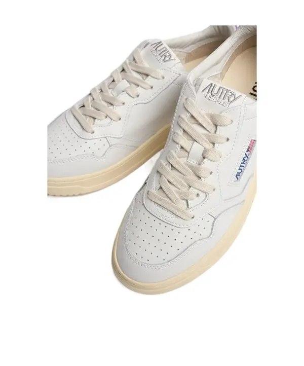 AUTRY Medalist Low Top Sneakers - White