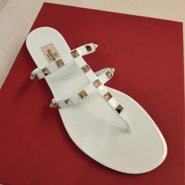 Valentino Garavani Rockstud Open Toe Flat Sandals - White