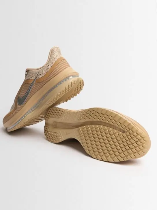 Nike Pegasus Premium Sneakers