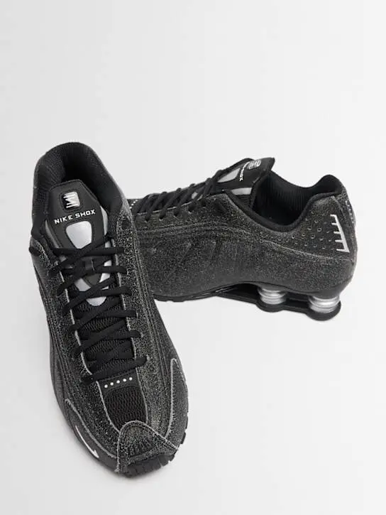 Nike Shox R4 Sneakers - Black