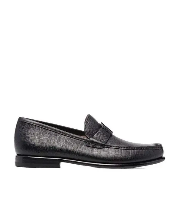 FERRAGAMO Logo Carved Loafers - Black