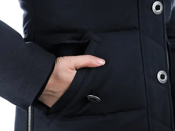 Moose Knuckles Long-sleeved Hooded Down Jacket - Black