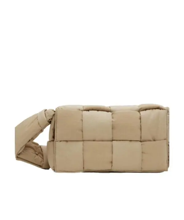 Bottega Veneta Medium Cassette Knitted Crossbody Bag - Nude