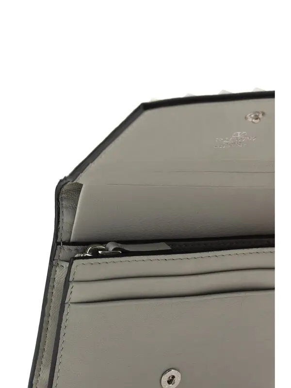 Valentino Garavani Rockstud Foldovet Top Wallet