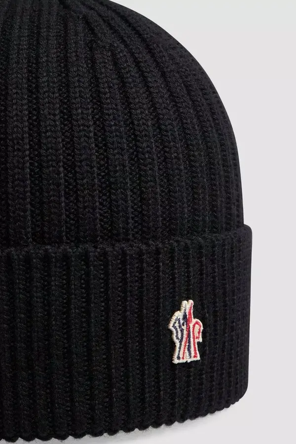 Moncler Logo Embroidered Knit Beanie - Black