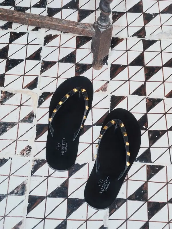 Valentino Garavani Rockstud Leather Flip-flops - Black