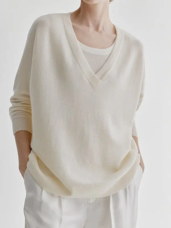 LISA YANG The Kenny V-neck Cashmere Sweater
