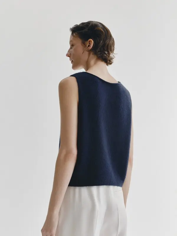 LISA YANG The Devine Vest In Silk Cashmere