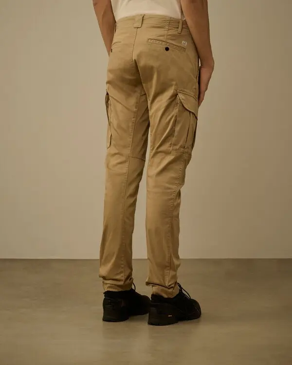 C.P. COMPANY Stretch Cargo Pants With Lens Detail - Brown
