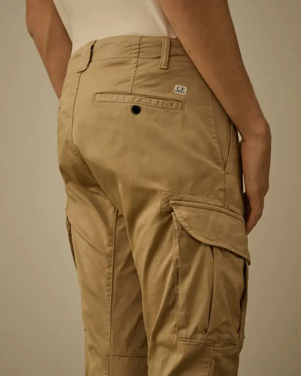 C.P. COMPANY Stretch Cargo Pants With Lens Detail - Brown