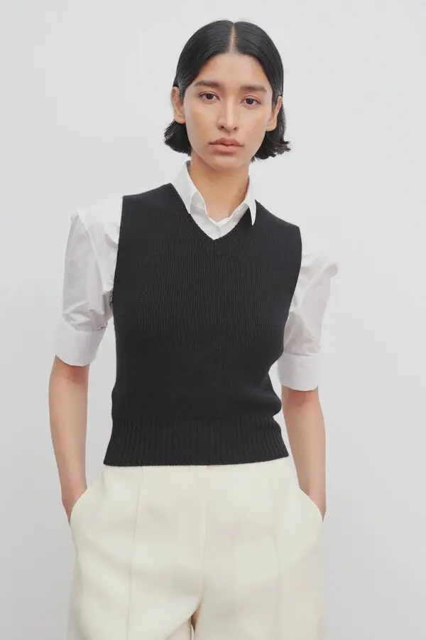 THE ROW Comi Cashmere V-neck Sleeveless Sweater
