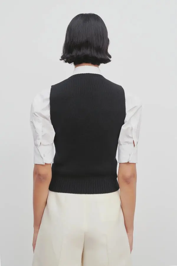 THE ROW Comi Cashmere V-neck Sleeveless Sweater