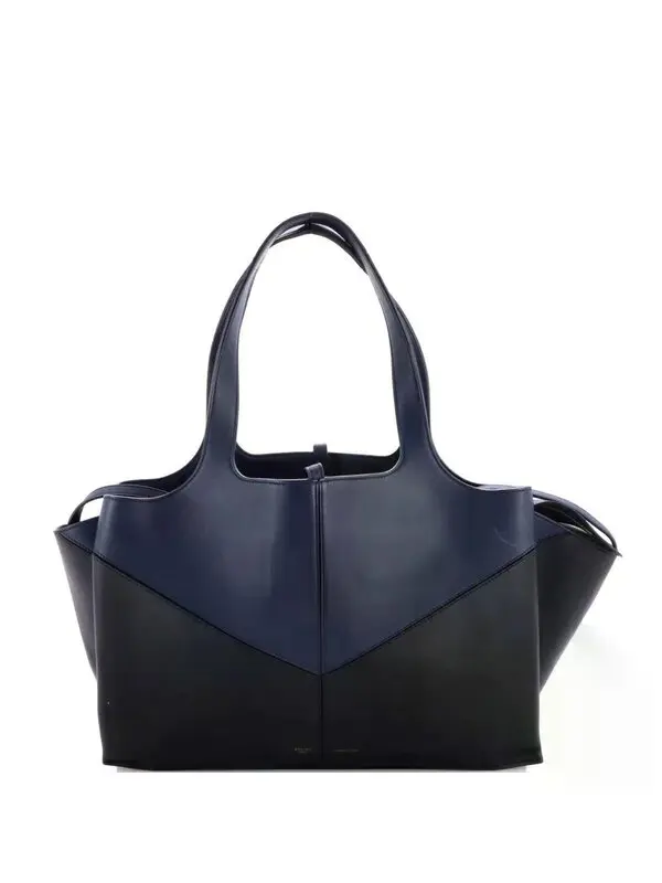 Celine Medium Tri-fold Shoulder Bag In Smooth Calfskin - Black
