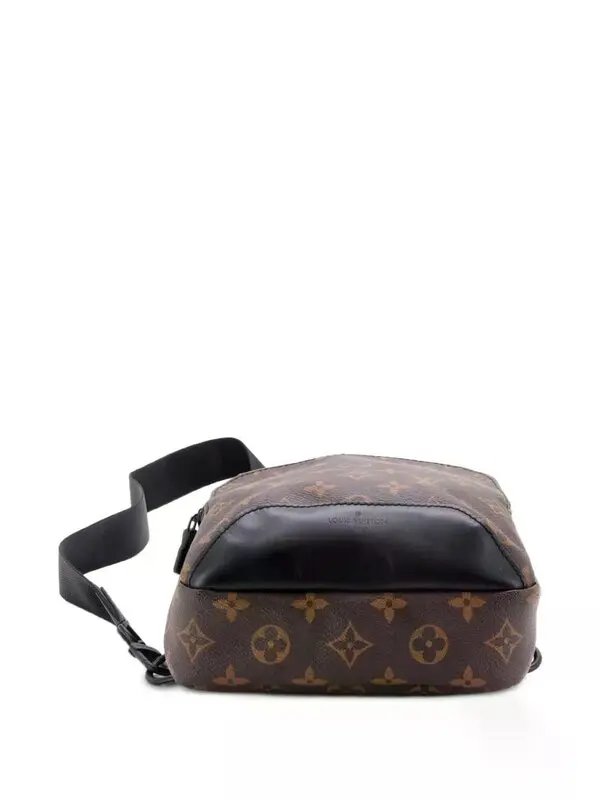LOUIS VUITTON Avenue Sling Bag Monogram Canvas
