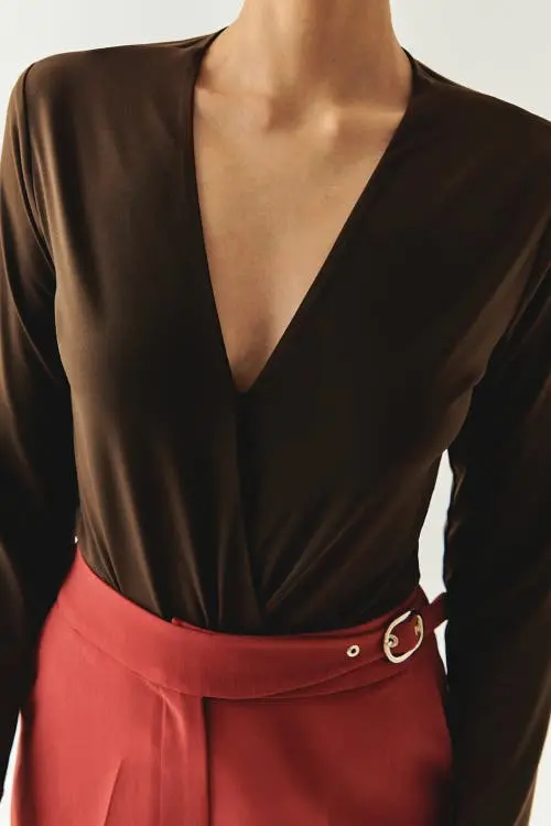 EXQUISE Meilani Long Sleeve V-neck Bodysuit