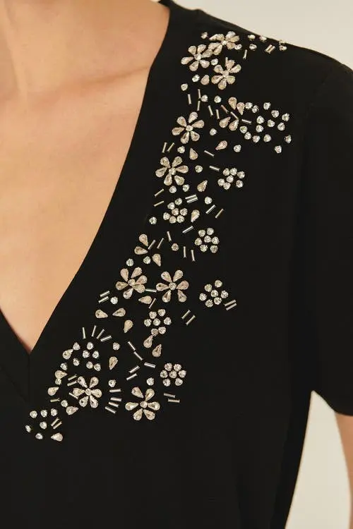EXQUISE Mallory Embellished Tee