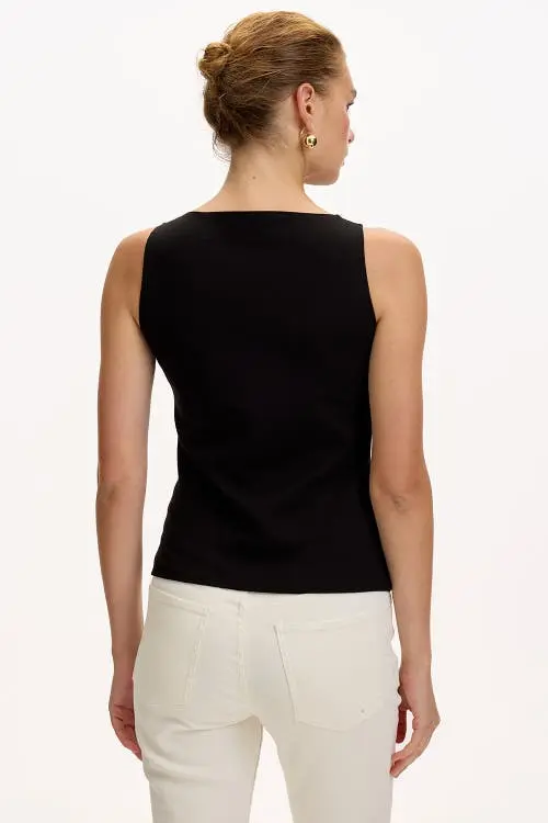 EXQUISE Sleeveless Boat Neck Knit Blouse