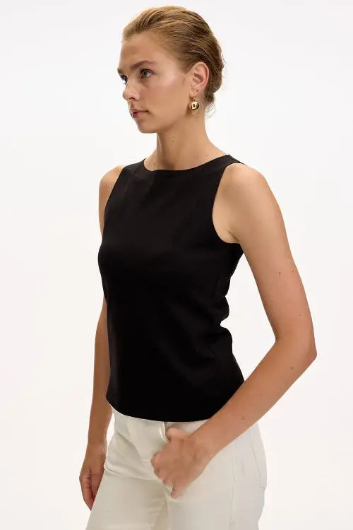 EXQUISE Sleeveless Boat Neck Knit Blouse