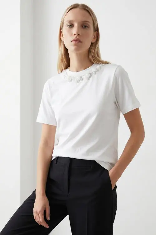 EXQUISE Liliana Knit T-shirt With Embellished Neckline - Ecru